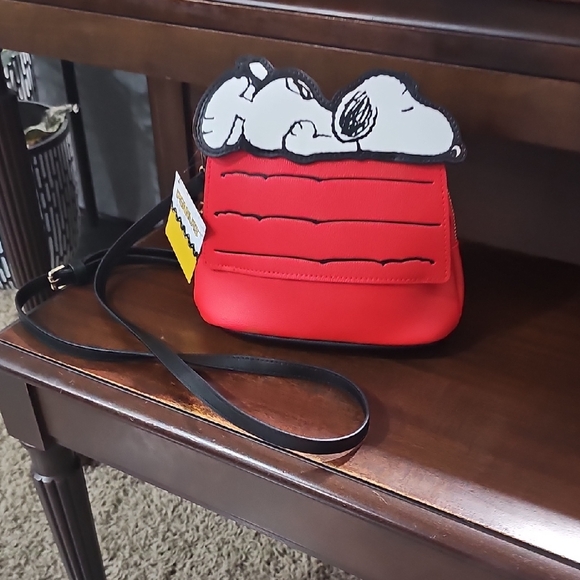 Peanuts | Bags | Nwt Bioworld Snoopy Red Crossbody Purse Doghouse Bag ...